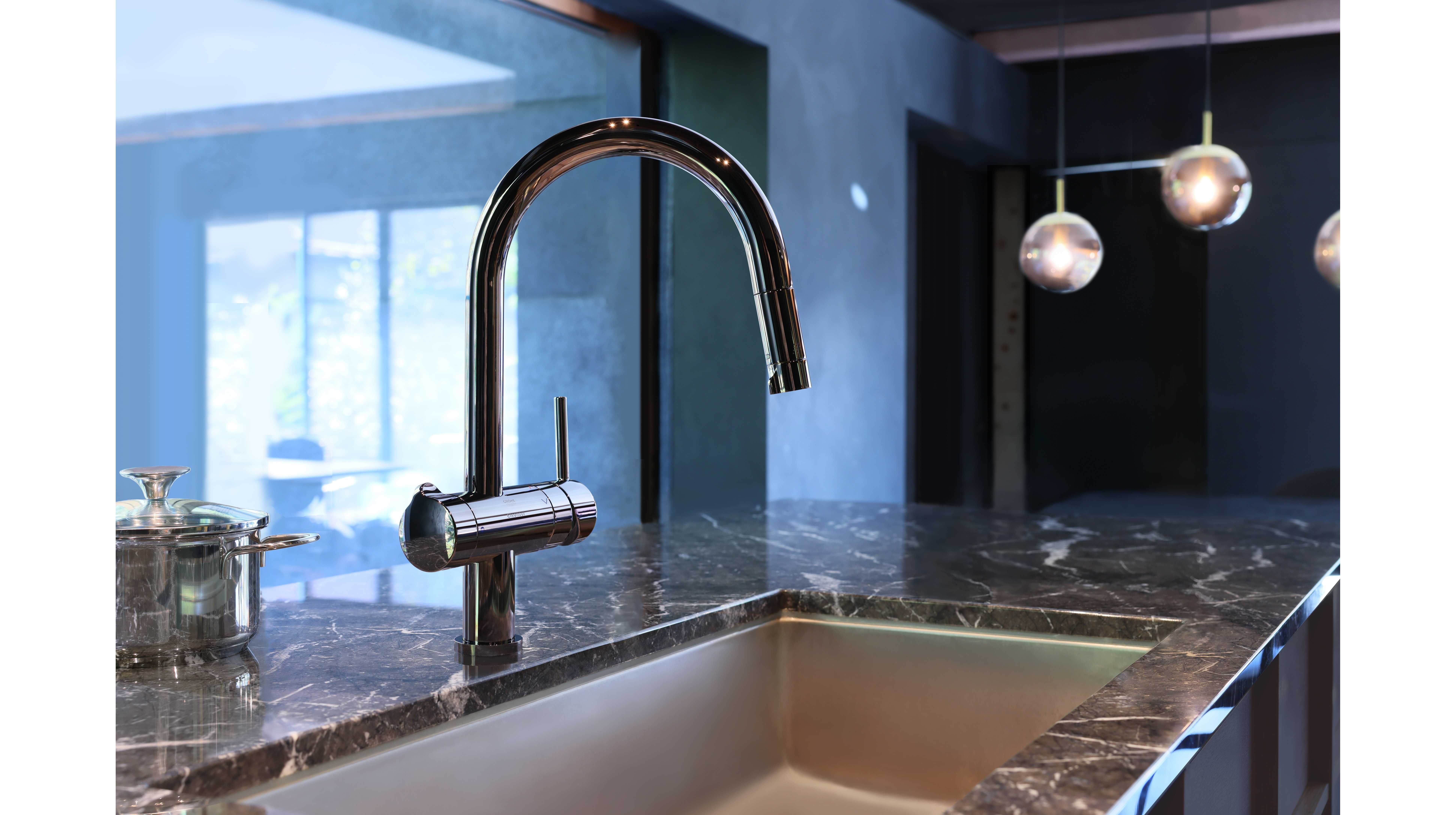 クリンスイ、ビルトイン浄水器フラッグシップモデル「F915シリーズ」に人気色のクロムブラックが登場 | 三菱ケミカル・クリンスイ